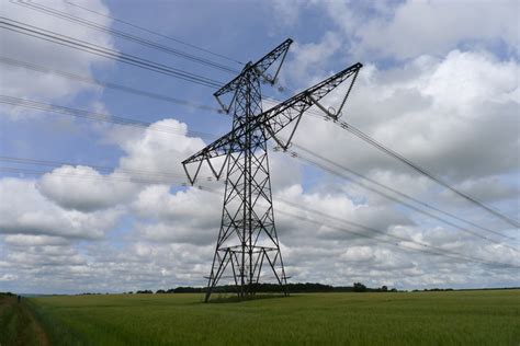 L9 Low Height Electricity Pylon © Tim Heaton Cc By Sa20 Geograph