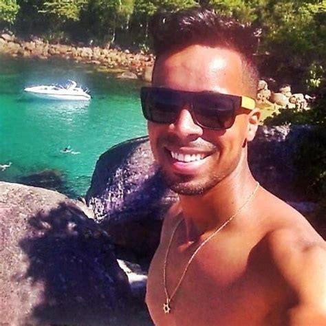 Caiosex主播：免费直播性爱表演和聊天 Stripchat