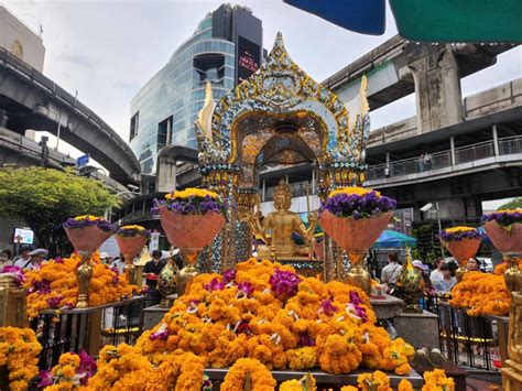 สุดยอด คาถาบูชาพระพรหม ไหว้ยังไงให้ปังปุริเย่
