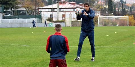 Top 10 Tallest Goalkeepers In Football History 2026 Update