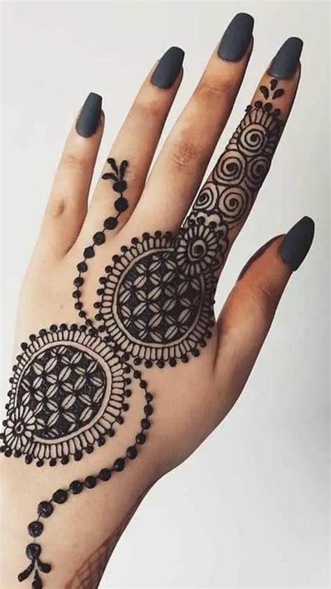 Stylish Mehndi Designs For Hands
