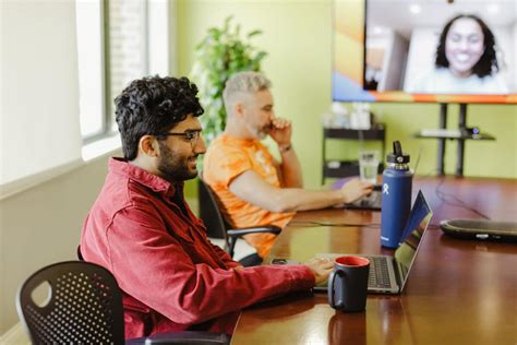 Heres How We Manage Decentralized Decision Makers