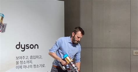다이슨 물청소 가능한 무선청소기 ‘다이슨 V12s 디텍트 슬림 서브마린 출시