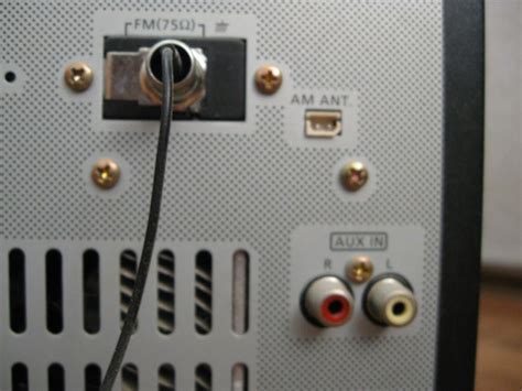 Помогите подключить колонки от музыкального центра к компьютеру См пояснения Ответы Mail