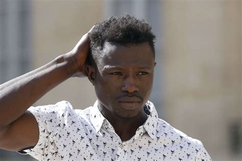Mamoudou Gassama A Reçu Son Décret De Naturalisation Valeurs Actuelles