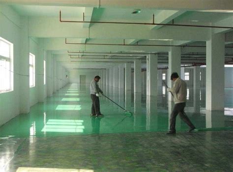 环氧地坪自流平水泥车库地坪施工车库防滑停车库地坪环氧地坪，自流平施工，塑胶跑道，车库地坪施工