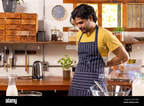 Indian restaurant kitchen hi-res stock photography and images - Alamy
