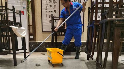 世卿防滑：地板磚是現在很多家庭選用的地面裝飾材料， 每日頭條