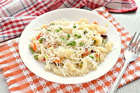 Макароны с овощами и сыром