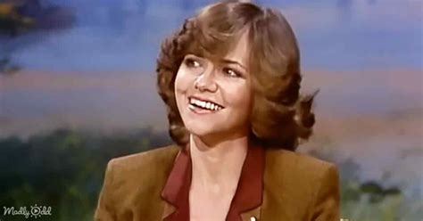 Johnny Carson And Sally Field Get Into A Hilarious Shaving Cream Fight Madly Odd