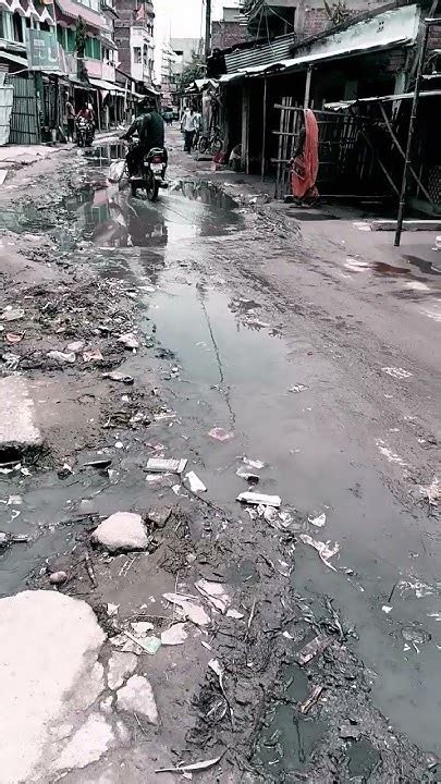 फलका हाट जाने वाली सड़क पर पंच तत्व जल जमाव से आम जनता परेशान हो रहे