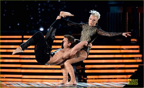 Pink Performs Just Give Me A Reason At Grammys 2014 Video Photo