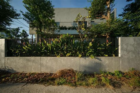 บ้านคอนกรีตเปลือย Modern Loft สวยเท่ โดดเด่นบนพื้นที่สีเขียว