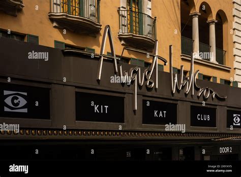 Cabaret At The Kit Kat Club At The August Wilson Theatre Sign In