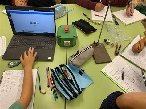 Alumnos De 2º De Eso Aplicando El Método Científico Ies La Ribera