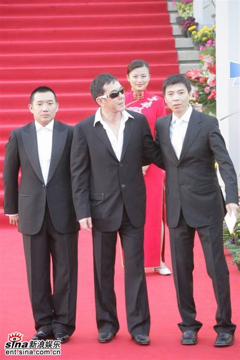 图文冯小刚黄秋生并肩而行 杜汶泽心不在焉 影音娱乐 新浪网