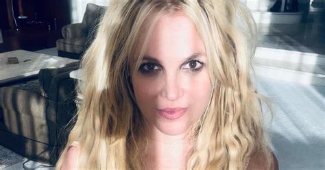 Брітні показалася у фаті й нічній сорочці без бра а також голою у ванні Афіша Bigmir Net