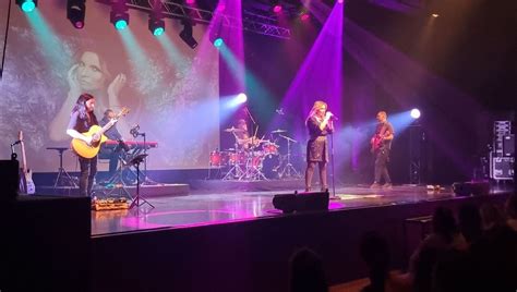 Environ 900 Spectateurs à Gorron Ce Samedi 13 Mai Pour Le Concert Dhélène Ségara Ici