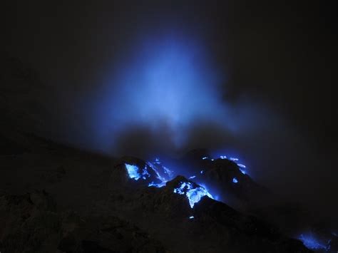 2023伊真火山游玩攻略 蓝火还需要经过一段崎岖陡 去哪儿攻略