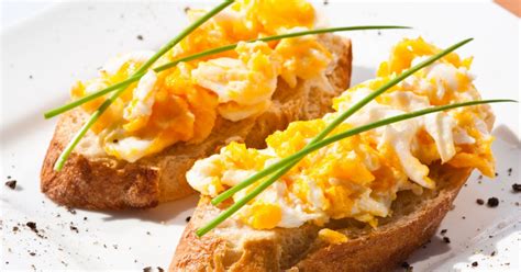 Recette tartines aux œufs brouillés Marie Claire