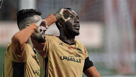 فيديو نهضة بركان يتقدم على الزمالك بثنائية نظيفة في الشوط الأول موقع 24