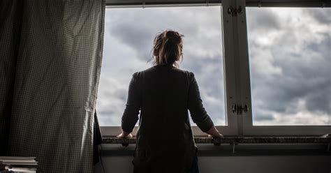 Tvingades Sälja Sex Blev Sedan Jagad Av Svensk Polis
