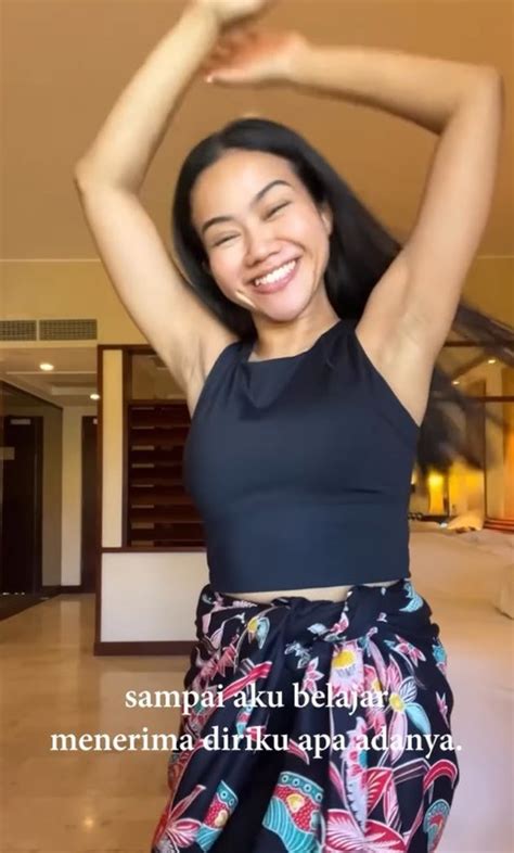 Portrait Of Yura Yunita Confidently Showing Her Acne Prone Face And Non Smooth Armpits After