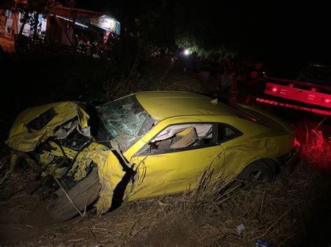 Motoristas Ficam Gravemente Feridos Em Acidente Carro De Luxo