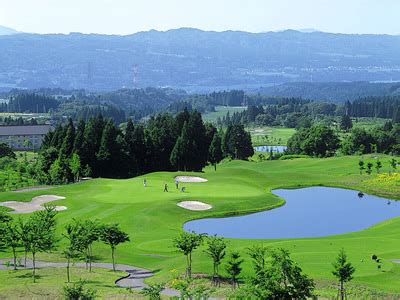 当間高原リゾートベルナティオゴルフコースの口コミ評判服装はこちら