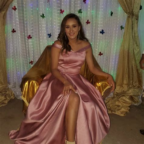 Xochilth Martinez Xochilthmartinez • Instagram Photos And Videos