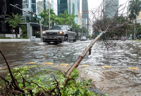 Tormenta Eta En Vivo Recobra Fuerza De Huracán Rumbo A Florida Miami
