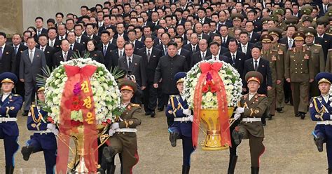 김정은 ‘김정일 사망 13주기 금수산태양궁전 참배