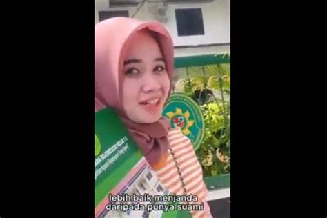 Pernyataan Monohok Wanita Muda Bangga Jadi Janda Baru Bawa Akta Cerai