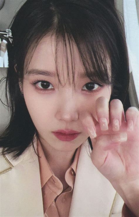 아이유는 아이가 아니에유 유애나 6기 아이유 셀카 포카 심장에 너무 해로움💘 Facebook 셀카 긴 머리 사진