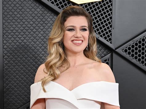 Why Kelly Clarkson Is Choosing To Have No Dating Life Right Now