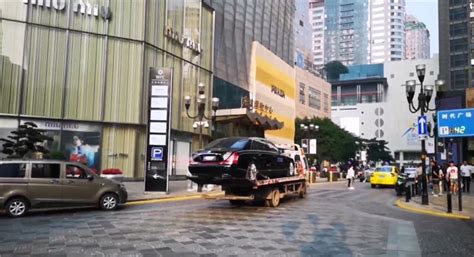 近62米長的邁巴赫62s，車價900萬，保有量不到24台，c1證開不了 壹讀