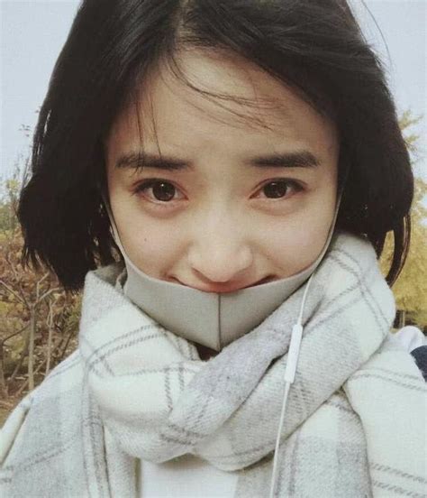 沈月連發四張自拍，發量茂盛回歸清純學生妹，再不是禿頭女孩 每日頭條