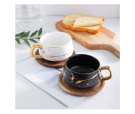 Set Ceasca Golden Din Portelan Cu Suport Din Bambus Pentru Cafea Si