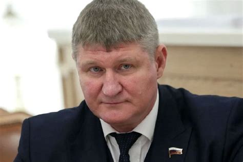 Депутат Шеремет предложил ограничить въезд мигрантов в Россию на время