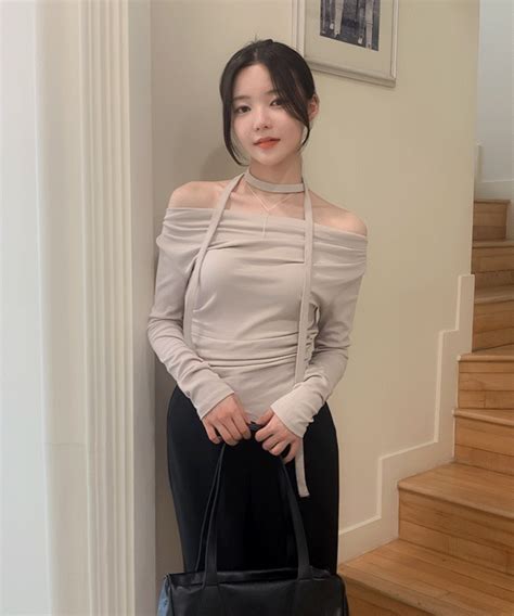 타이set4color 포아브 타이 셔링 스판 슬림핏 오프숄더 긴팔티포아브타이셔링티 에이블리