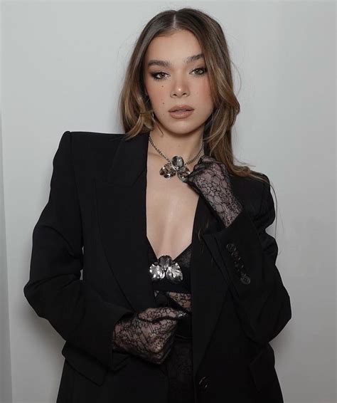 Hailee Steinfeld R Celebsgw