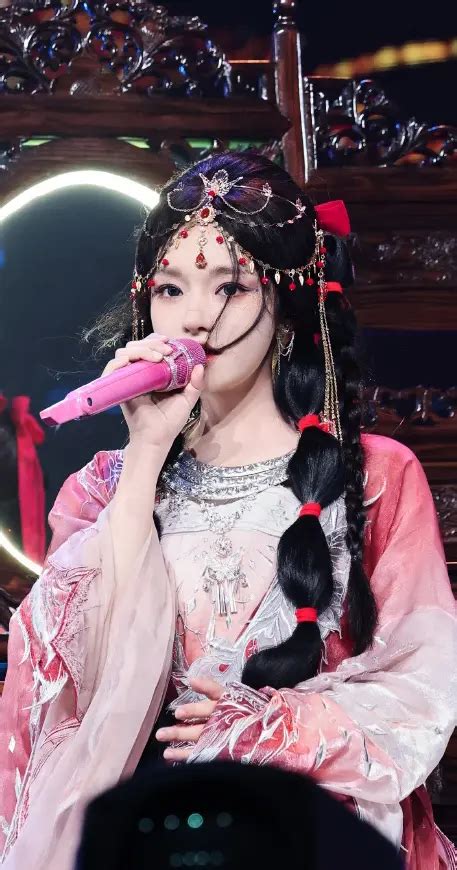 Huang Xiaoyun Profile Career Photos And Fun Facts