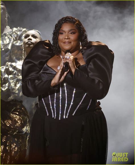 Lizzo Was Told To Cancel Her Tennessee Concerts After States Anti Drag