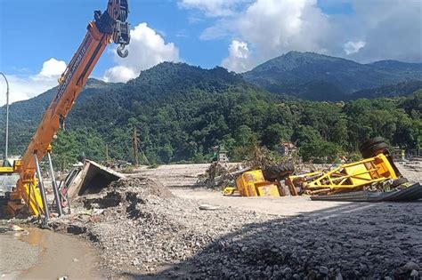 India Flood Toll Hits As Army Plots Airlift Rescues Region World Ahram Online