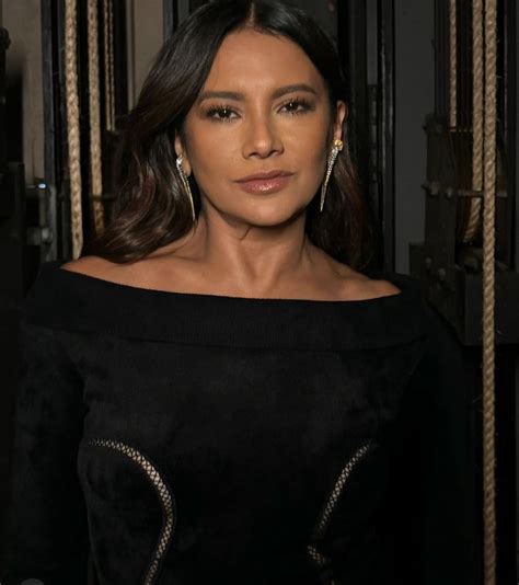 Dira Paes Esbanja Beleza Em Novo Ensaio Pronta Para Um Dia Longo De