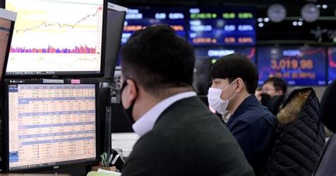 국내증시 외인·기관 매도에 약세