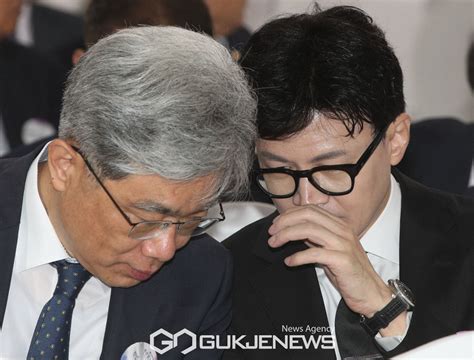 김상환 처장과 대화하는 한동훈 장관