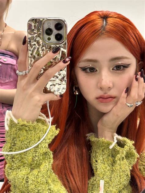 Le Sserafim Community Posts 내 뒤엔 항상 항상 너가 있다니 든든하다 Huh Yunjin