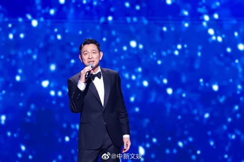 賈靜雯、劉德華世紀同框！紳士舉動被讚爆：人帥又清流