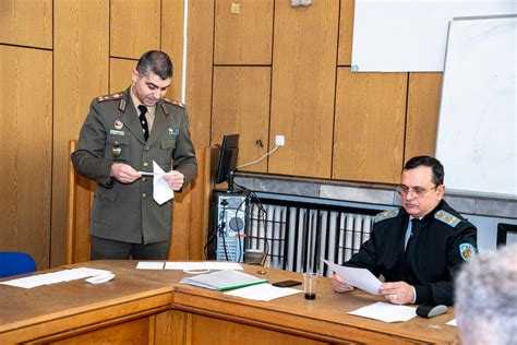 Конкурсни изпити с офицери за обучение във военни академии и колежи на САЩ се провеждат във